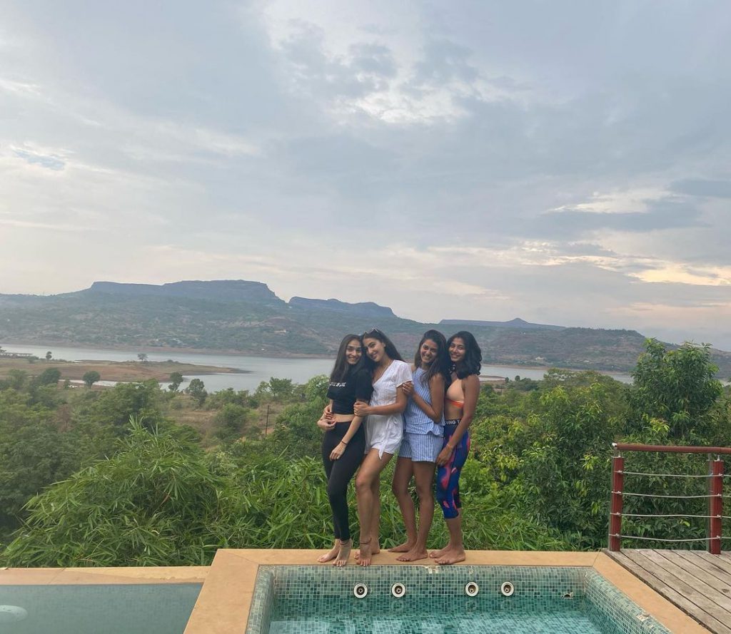 Sara Ali Khan Stunning Pool Pic – Telugu Nestam