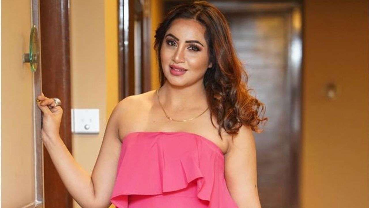 Arshi Khan set for Bollywood debut with Trahimam – Telugu Nestam